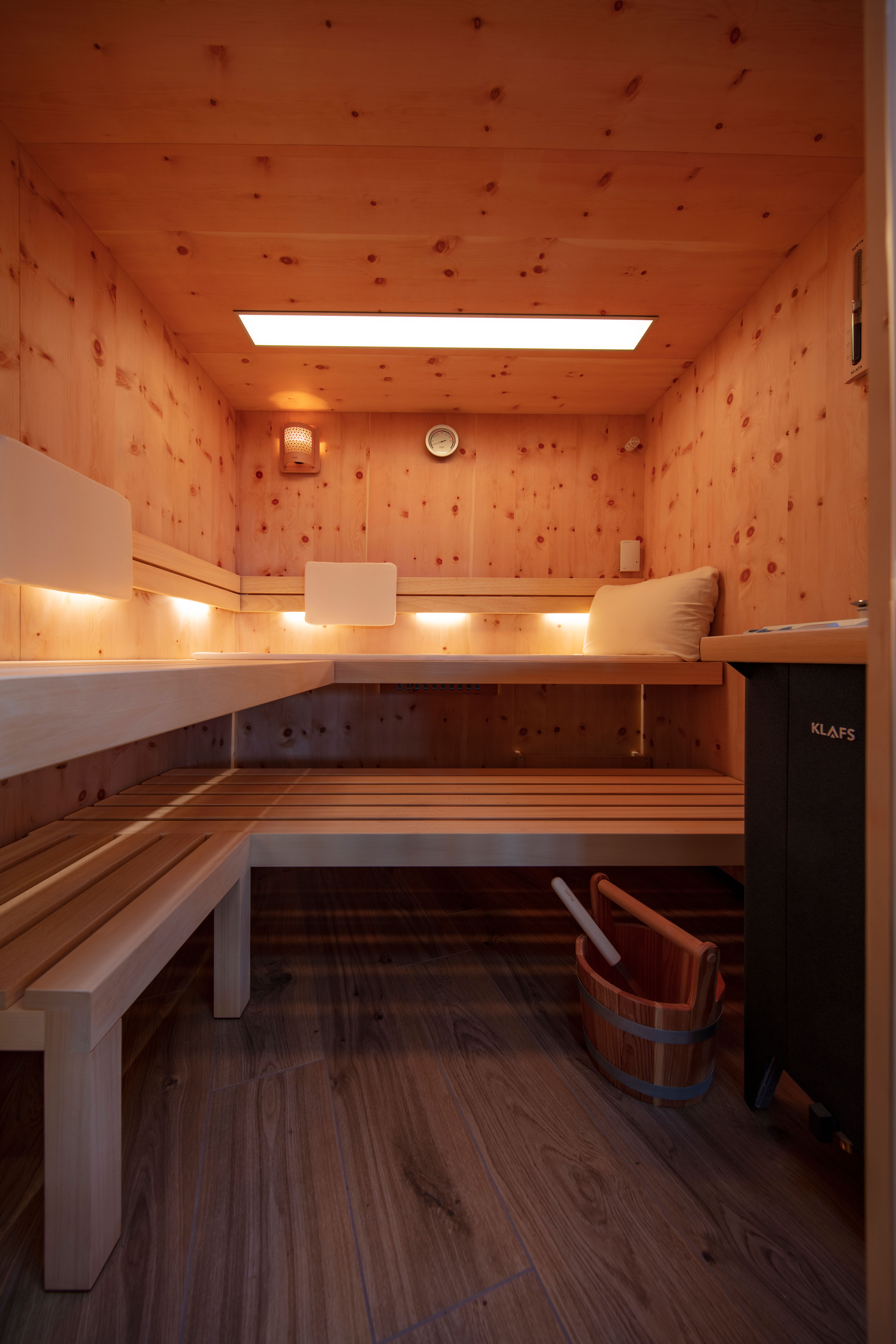 Die KLAFS Sauna EASY in der Swiss Edition