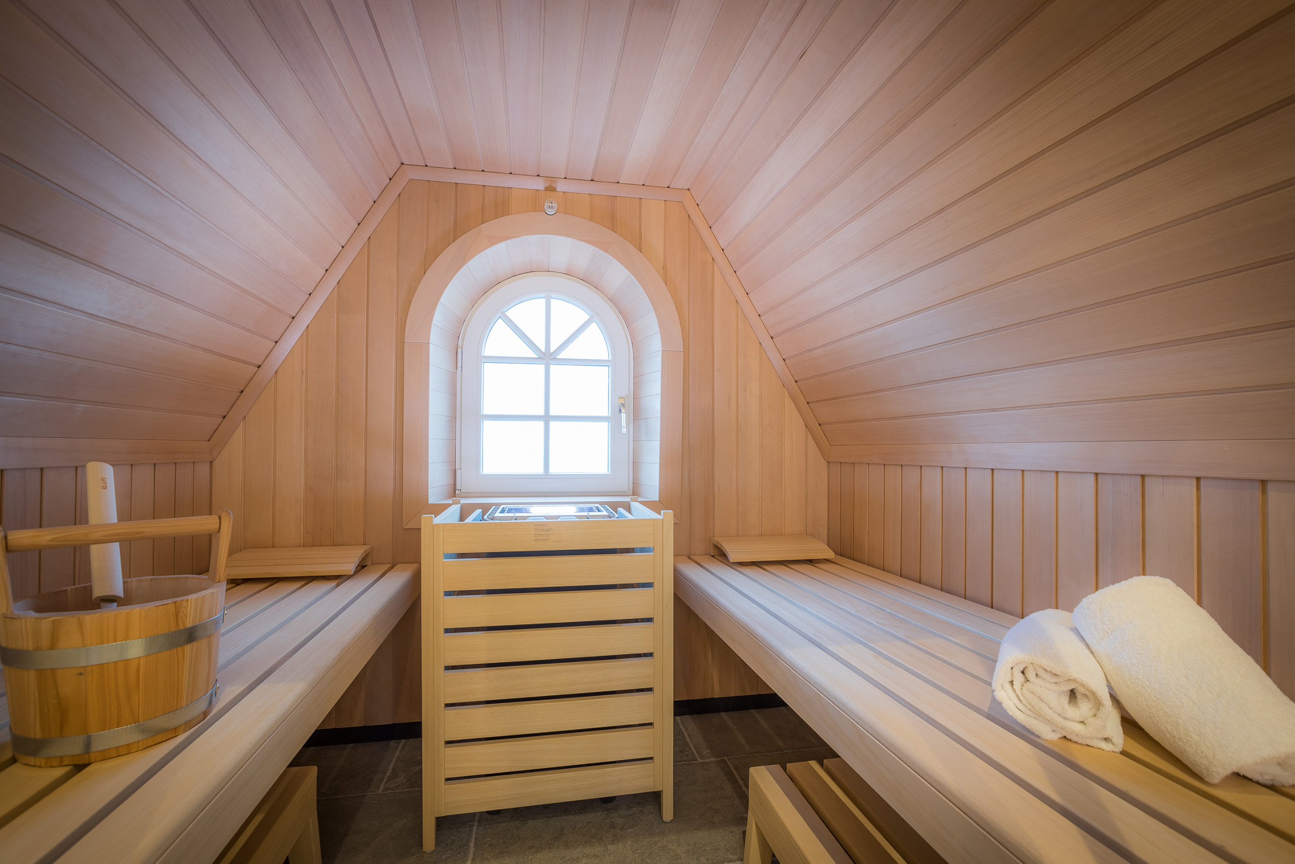 Privatreferenz - Sauna PREMIUM in der Dachnische auf Sylt - KLAFS - KLAFS